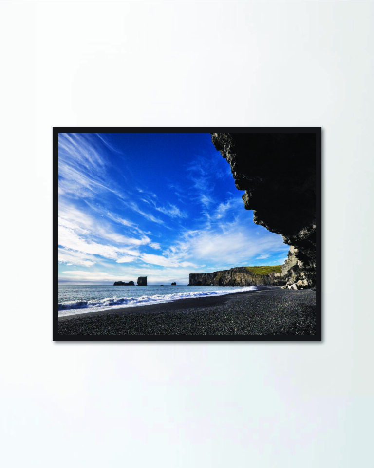 รูปภาพพร้อมกรอบแขวนผนัง Most beautiful black sands beach - PENNELLO